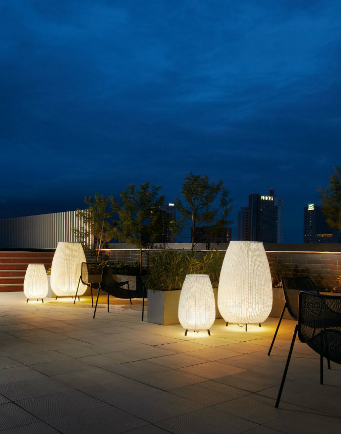 10 Amazing ideas on how to use floor lamps in rooftops